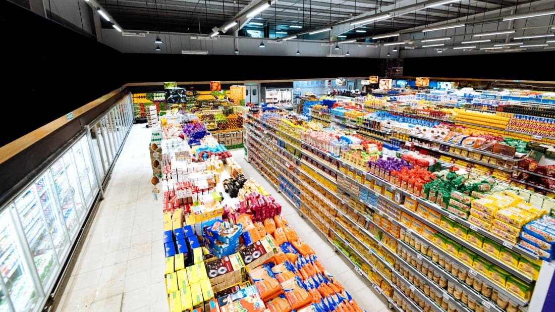 The Reason You Rarely See Windows in Grocery Stores | Aid the student